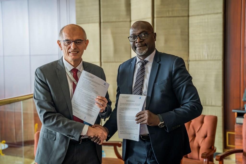 Signature de convention entre la CONFEMEN et l’Université Senghor d ...